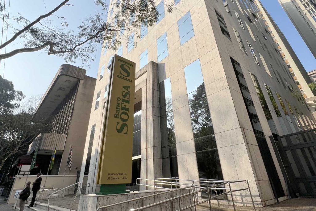 Banco Sofisa oferece CDB que rende IPCA + 10% ao ano: vale a pena ...