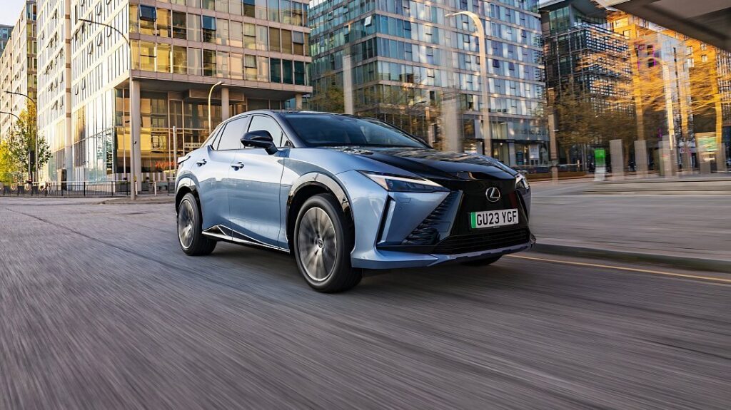 Lexus RZ 500e chega ao Brasil: Toyota lança seu primeiro carro elétrico ...