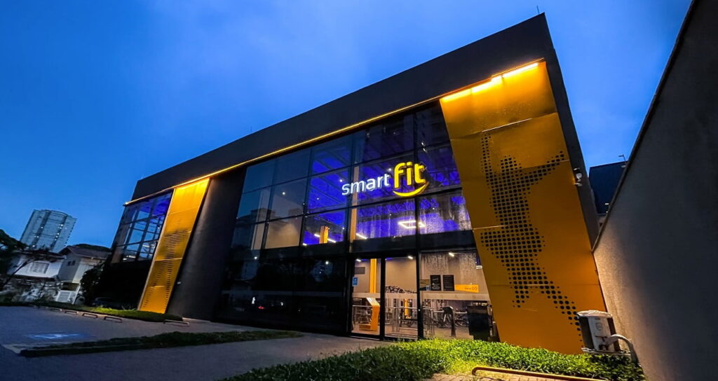 SMFT3 vale a pena? Números da Smart Fit mostram força em 2026